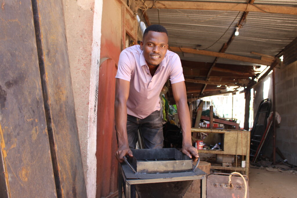 Kutana na mbunifu wa majiko yanayotumia mawe Tanzania | Jiko Point